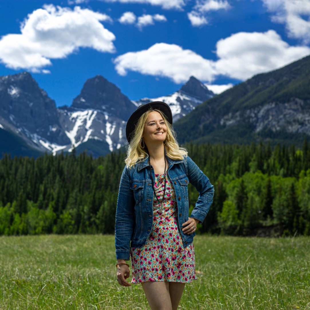 Carrie Suwal - Intuitive Channeler & Energy Healer, RMT on Aura